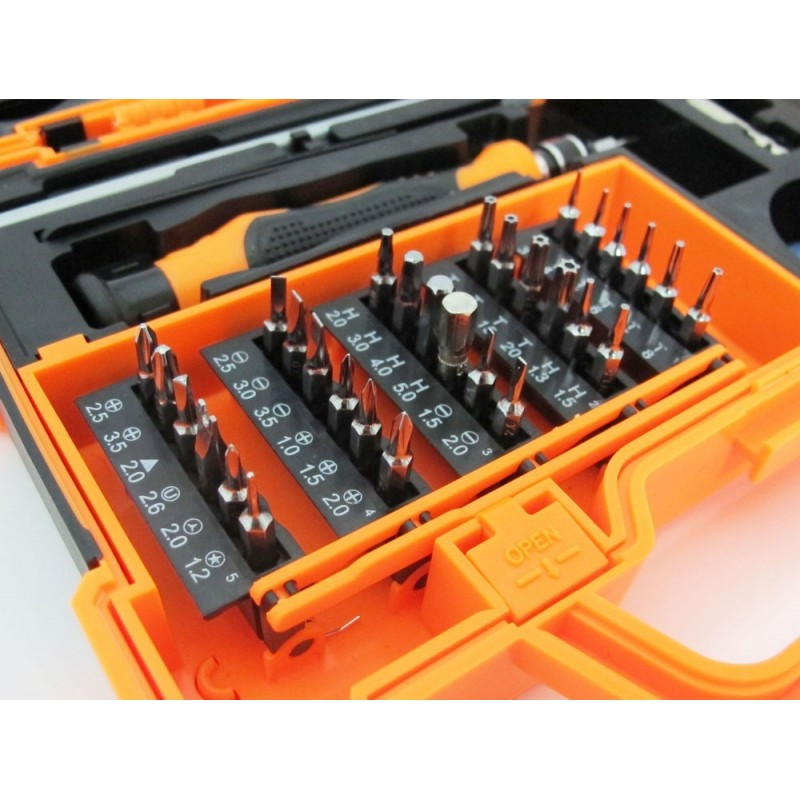 Essential Tools Kit You Need to Build a PC - JAKEMY